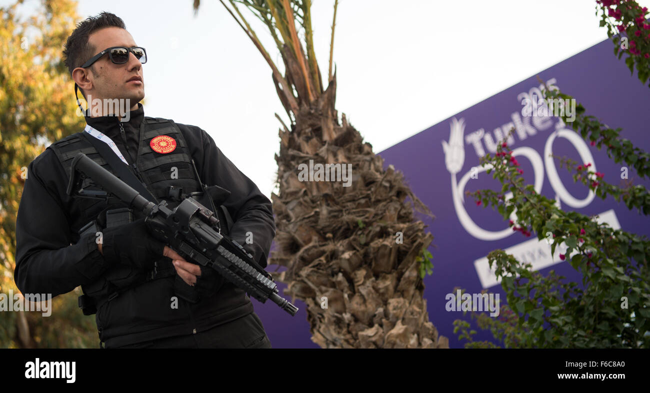 Antaly, Turkey. 16th Nov, 2015. A police man armed with machine gun ...