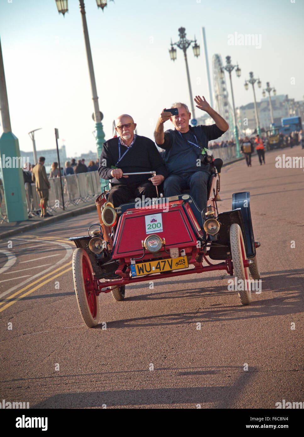 Arrivals on the seafront from the London to Brighton Veteran Car Rally ...