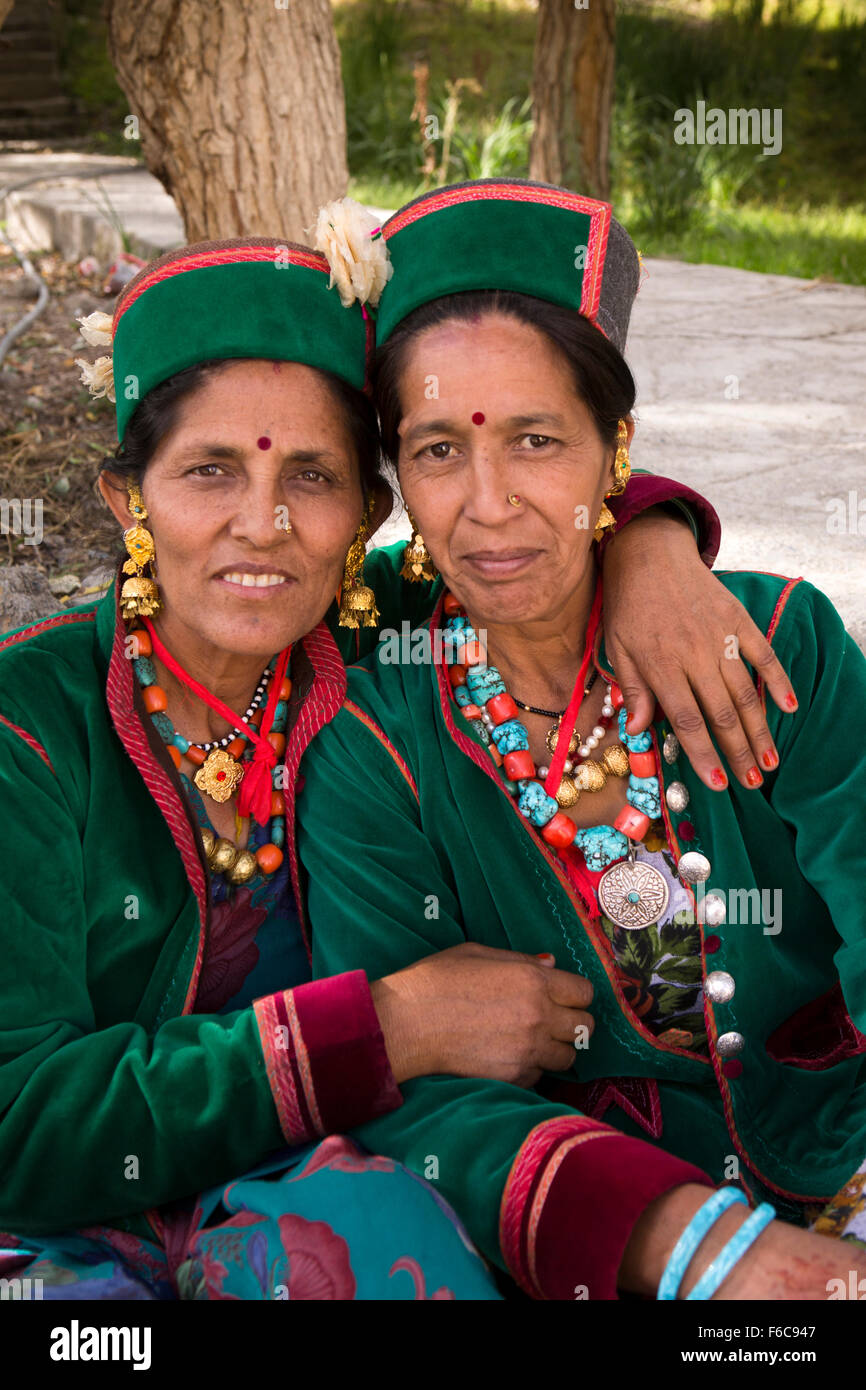 Traditional kinnaur costume hi-res stock photography and images - Alamy