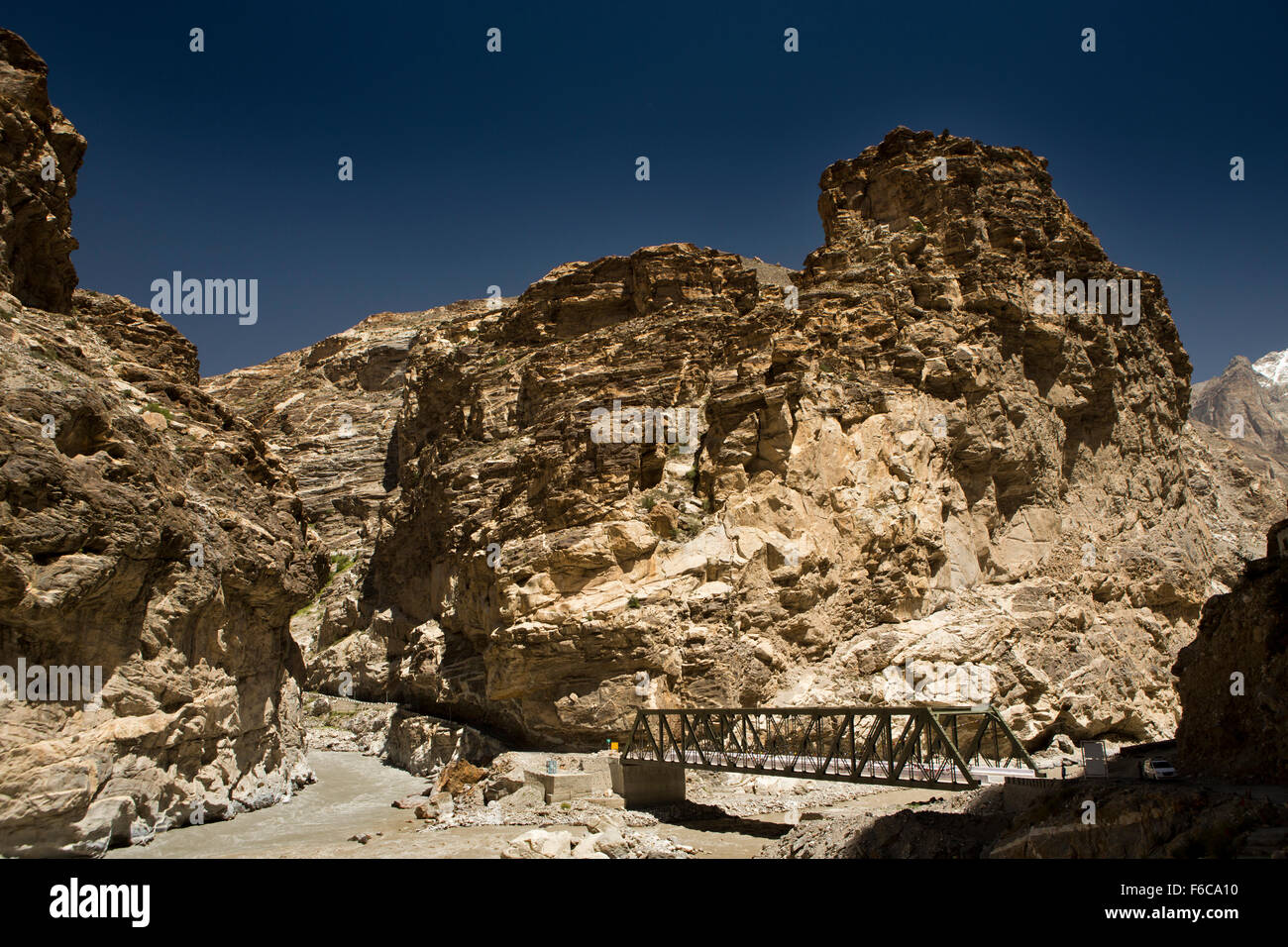 India, Himachal Pradesh, Kinnaur, Tashigang, Khab Sangum, road bridge ...