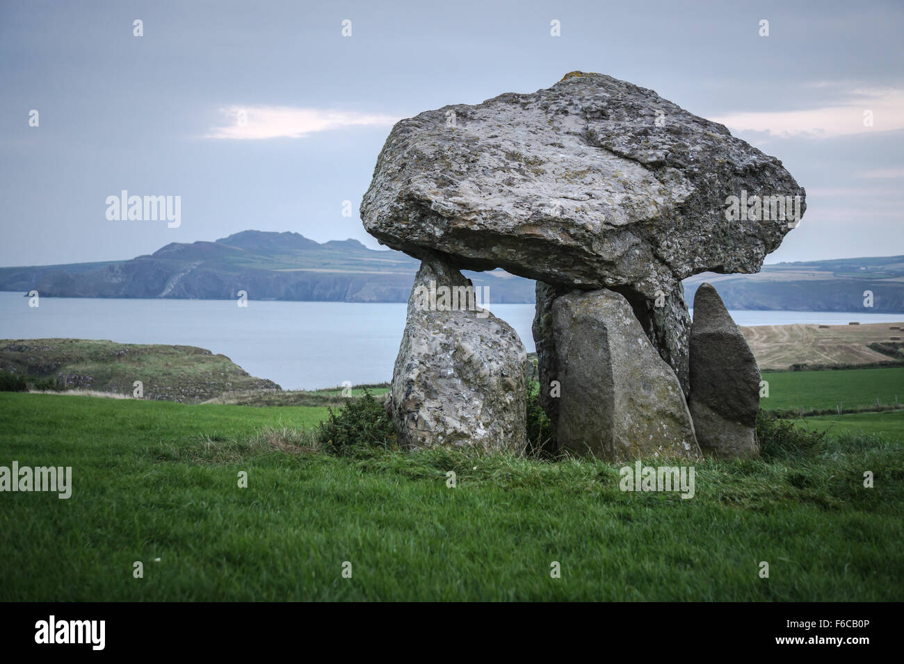 Carreg Samson, Neolithic Dolmen, Abercastle, Pembrokeshire Stock Photo ...
