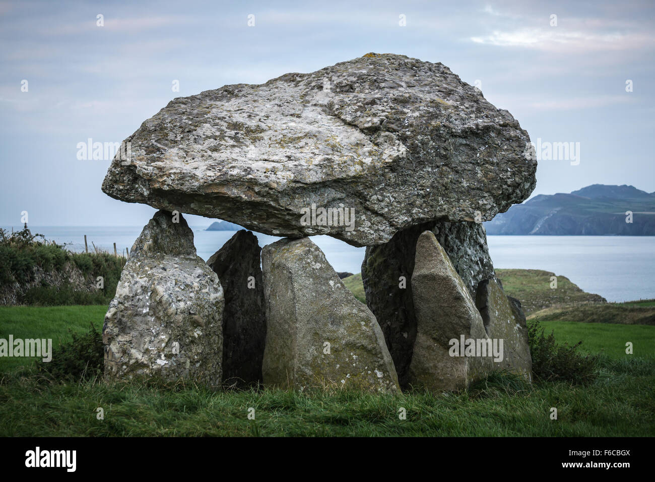 Carreg Samson, Neolithic Dolmen, Abercastle, Pembrokeshire Stock Photo ...