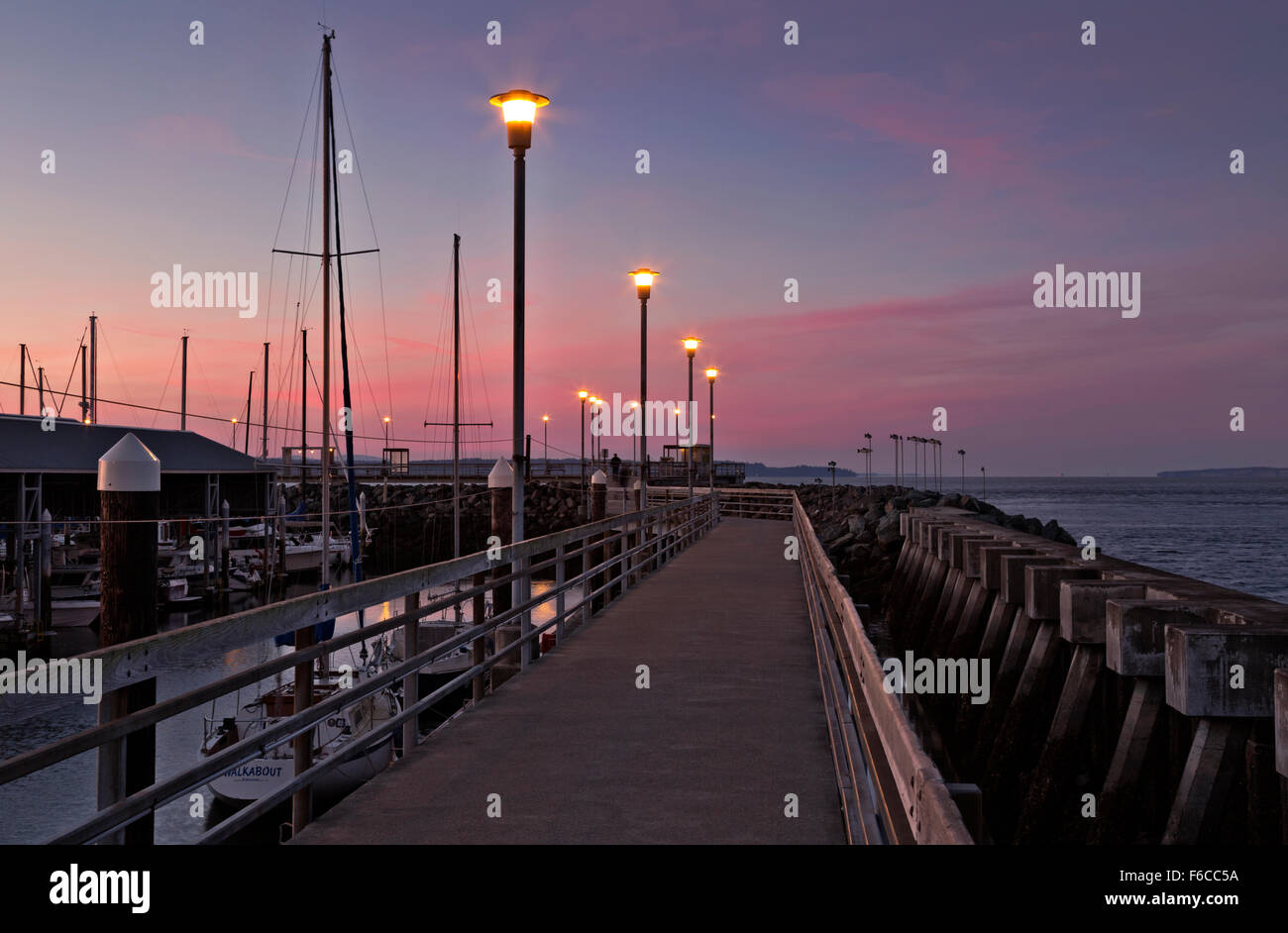 Edmonds pier hi-res stock photography and images - Alamy