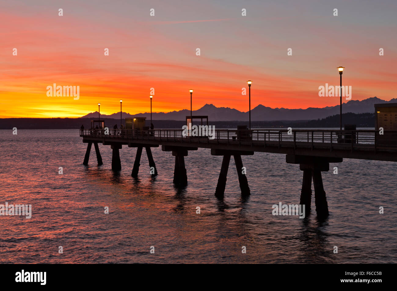 Olympic mountains hi-res stock photography and images - Alamy