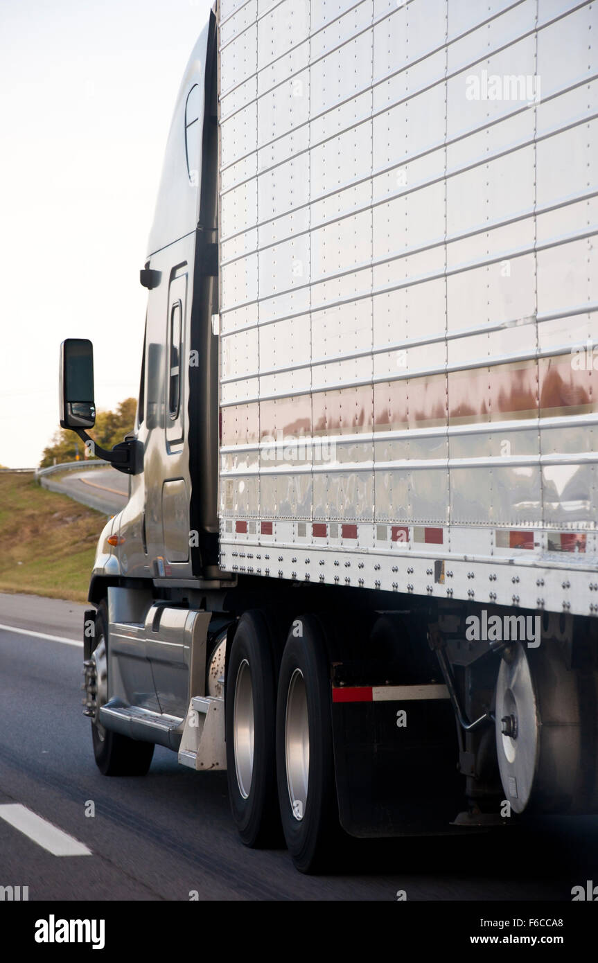 Semi truck side view hi-res stock photography and images - Alamy
