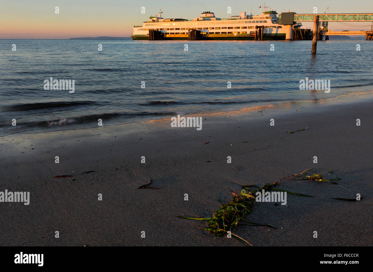 WA12019-00...WASHINGTON - The cross-Sound ferry between Edmonds and ...