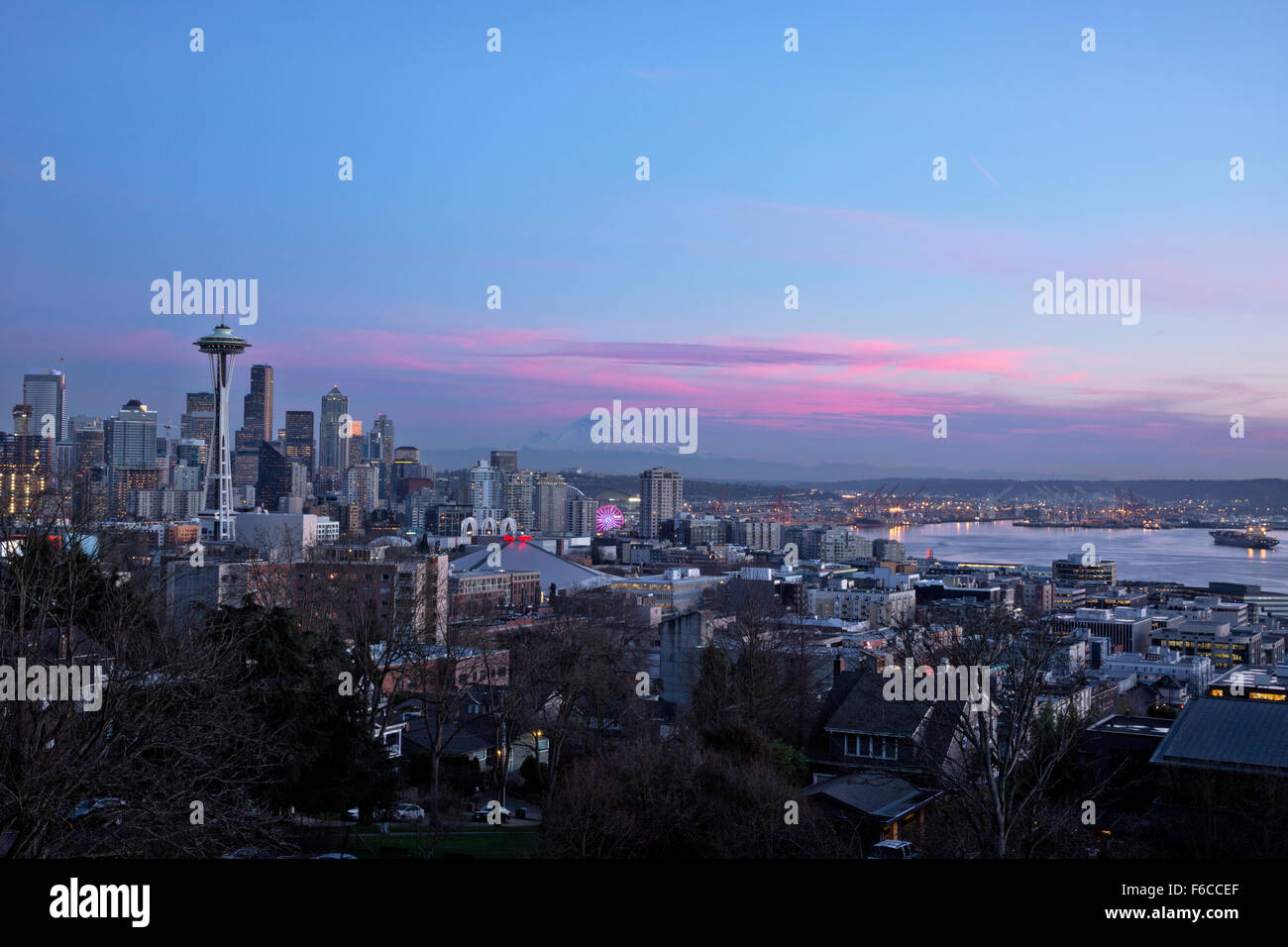 Kerry park mount rainier space needle hi-res stock photography and ...