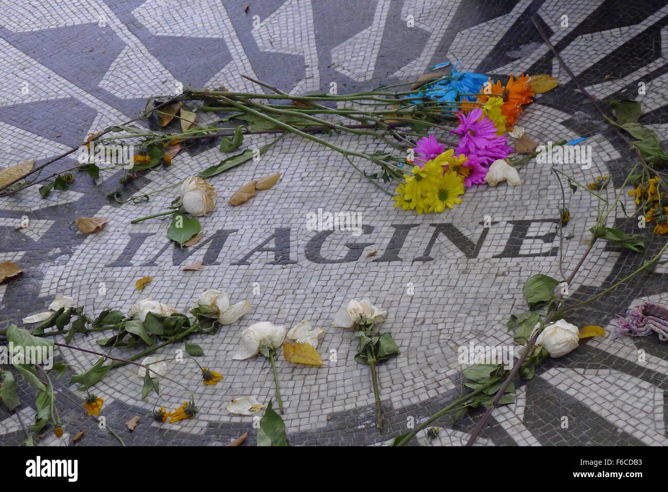 Imagine Mosaic on Strawberry Fields in Central Park Stock Photo - Alamy