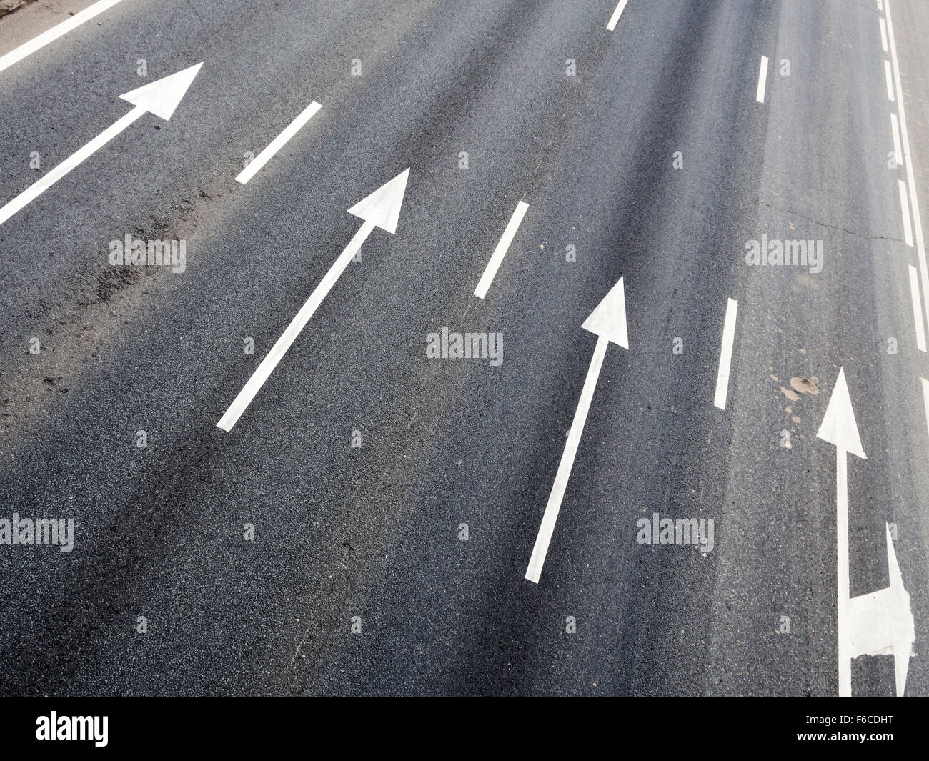 Road highway arrow hi-res stock photography and images - Alamy