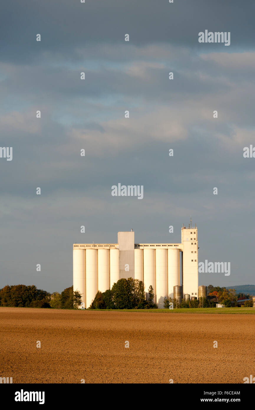 Grain store hi-res stock photography and images - Alamy