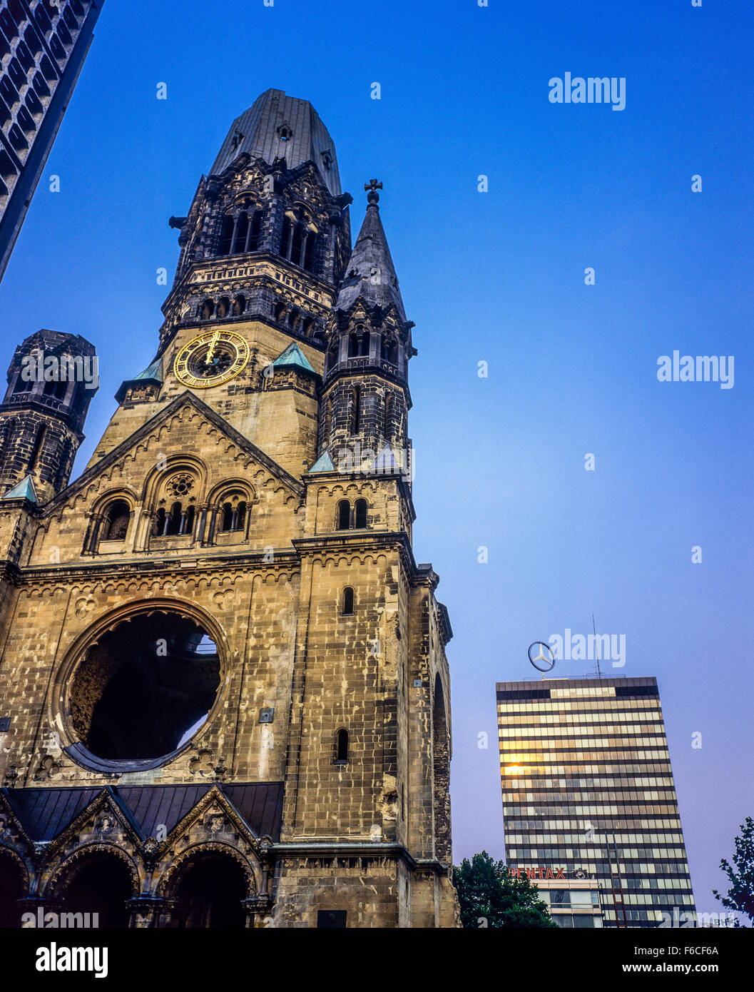 "Gedächtniskirche" Emperor William memorial church and Europa-Center ...