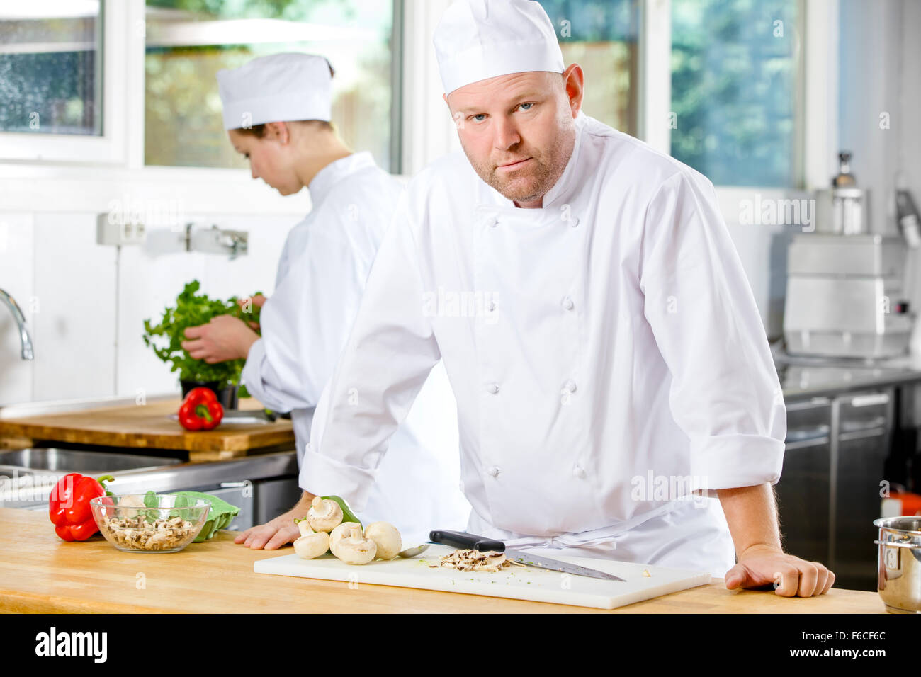 Chef food prepare in commercial kitchen hi-res stock photography and ...