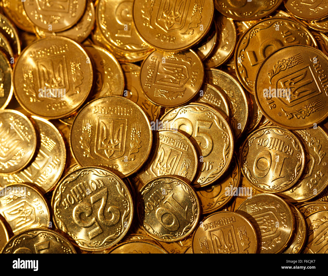 Background of the golden coins of Ukraine Stock Photo - Alamy