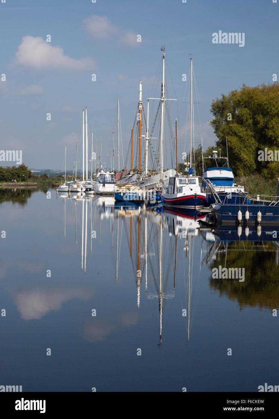 Still boats hi-res stock photography and images - Alamy