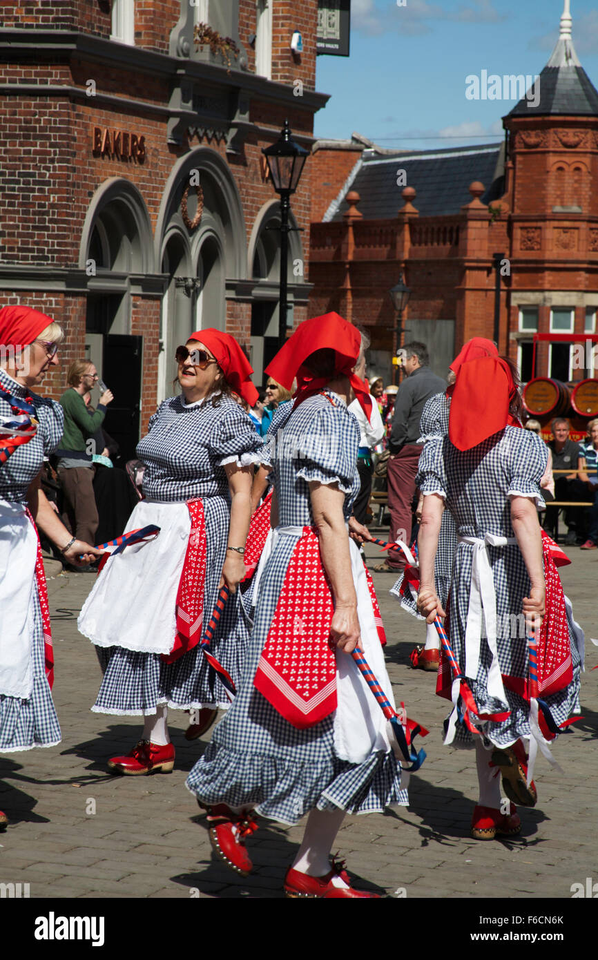 The Poynton Jemmers Women's Morris Dancing Group Stockport Folk ...