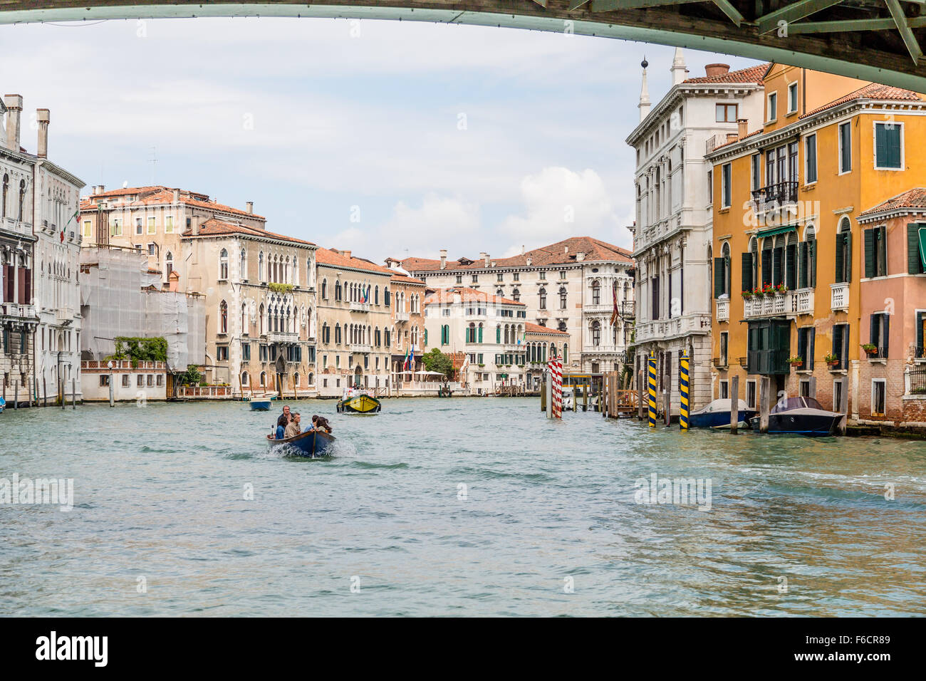 Boats heading under bridge hi-res stock photography and images - Alamy