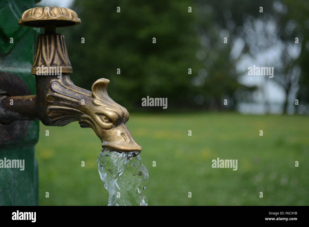 Free tap water sign hi-res stock photography and images - Alamy