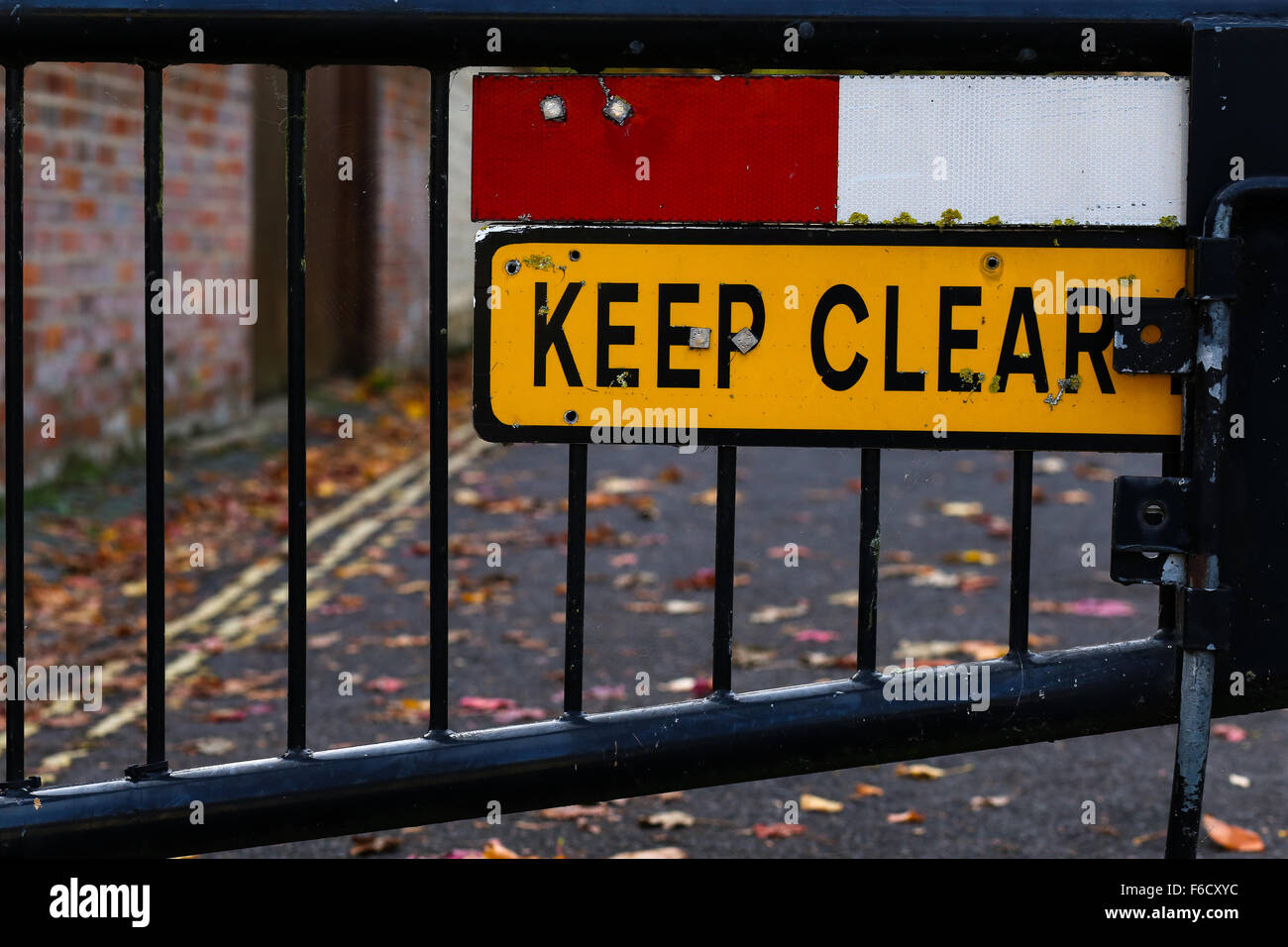 Keep Clear Road Sign High Resolution Stock Photography and Images - Alamy