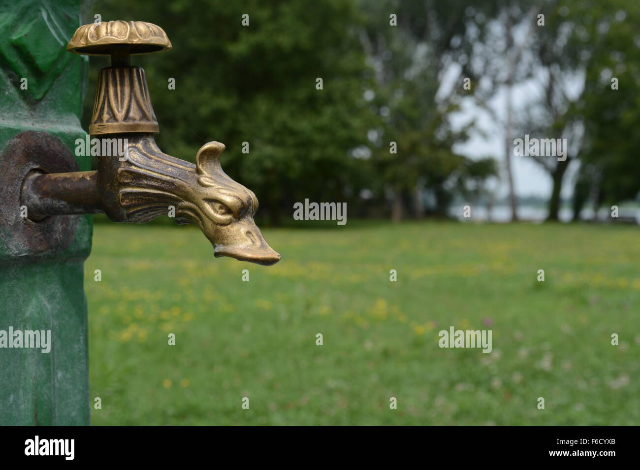 Free tap water sign hi-res stock photography and images - Alamy