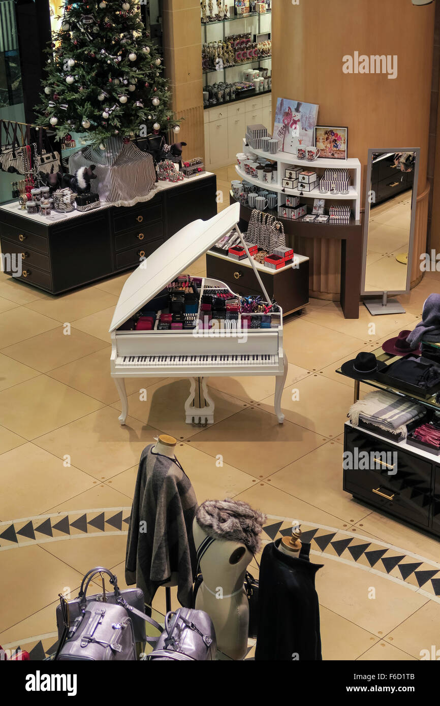 Henri Bendel Store Interior on Fifth Avenue, NYC Stock Photo - Alamy