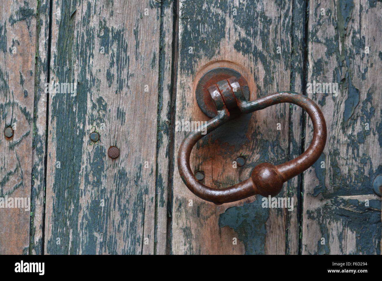 Handle on old safe hi-res stock photography and images - Alamy