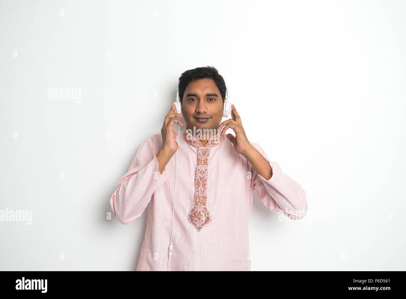 Indian man in traditional wear hi-res stock photography and images - Alamy