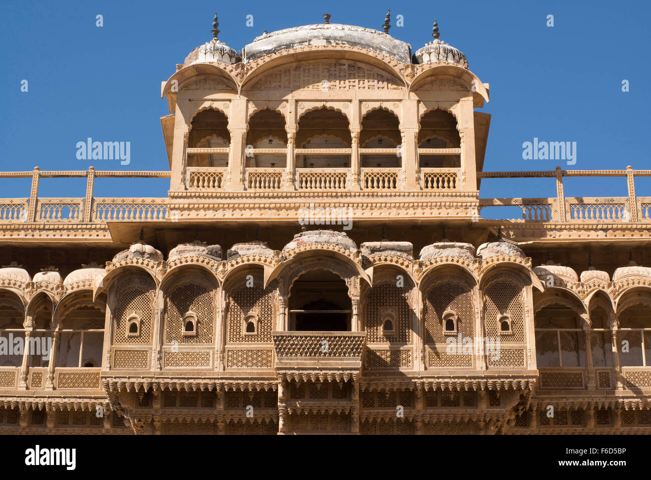 Sandstone carved window, sonar fort, jaisalmer, rajasthan, india, asia ...