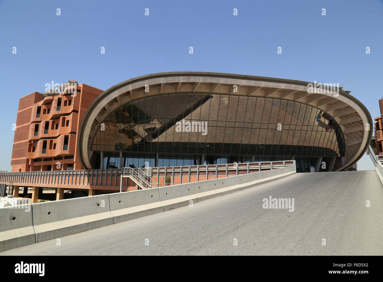 Masdar City, Clean Energy Project - Abu Dhabi Stock Photo - Alamy