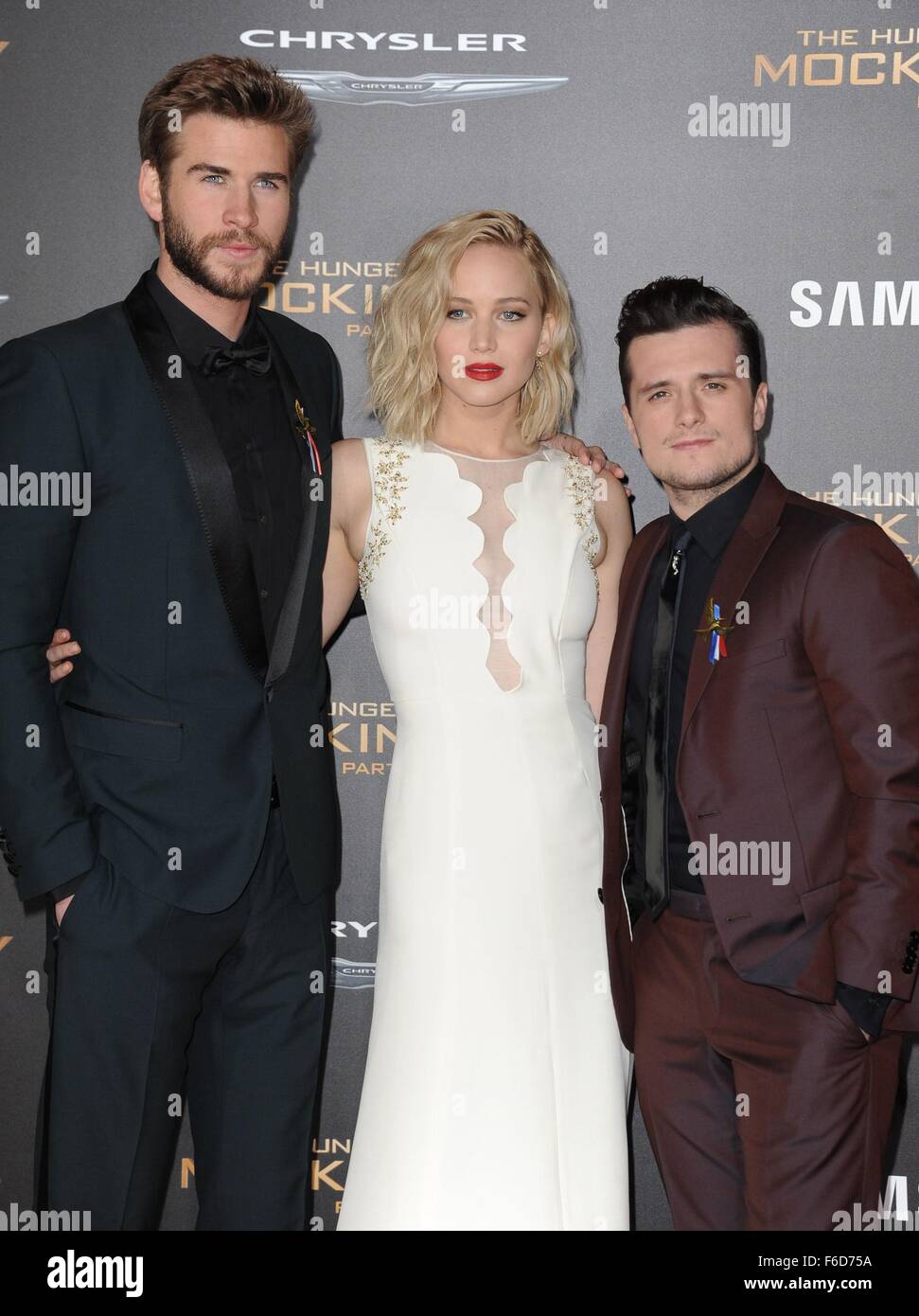 Los Angeles, CA, USA. 16th Nov, 2015. Liam Hemsworth, Jennifer Lawrence ...