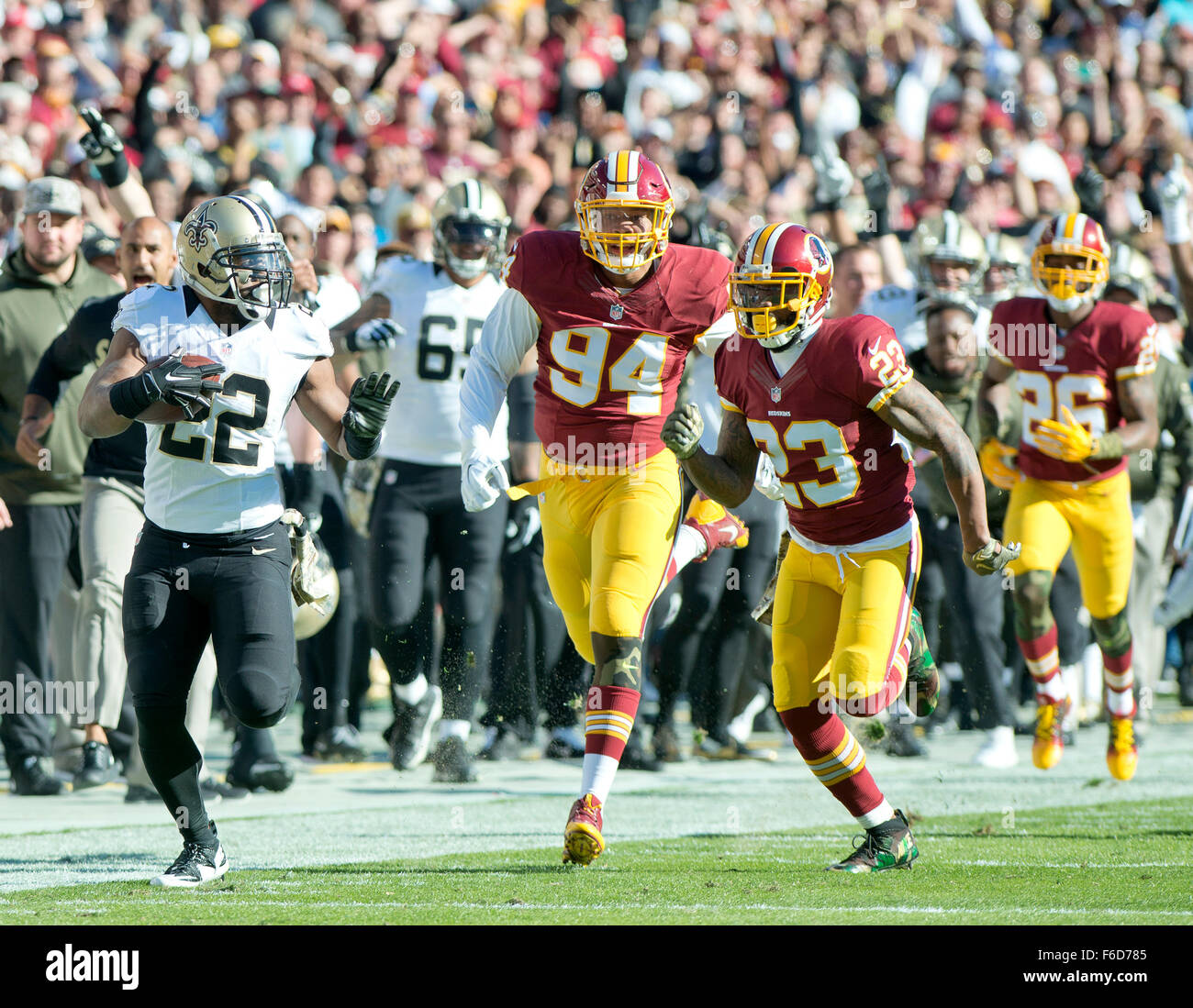 New Orleans Saints running back Mark Ingram (22), left, looks back at ...