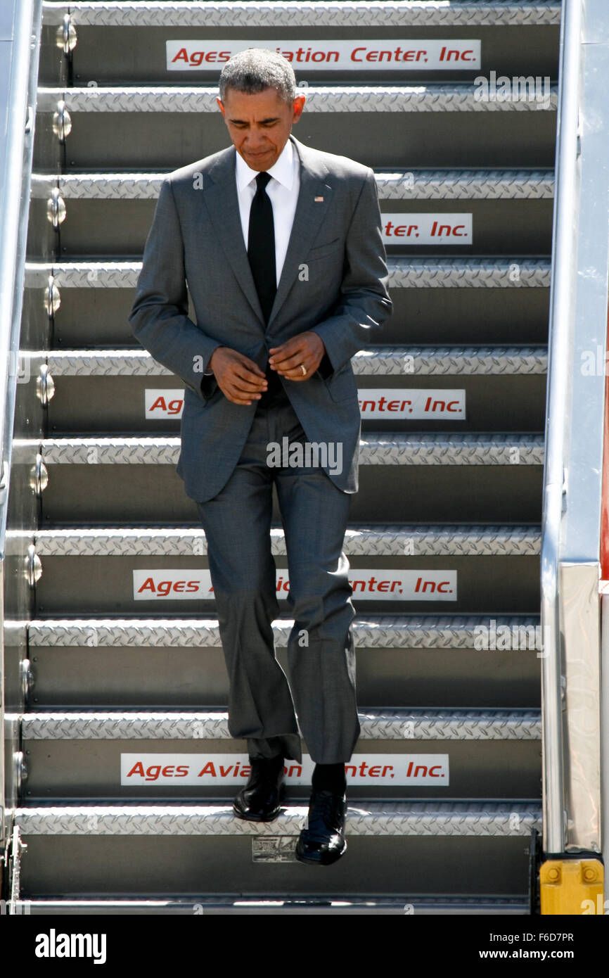 Pasay, Philippines. 17th Nov, 2015. U.S. president walks down the ...