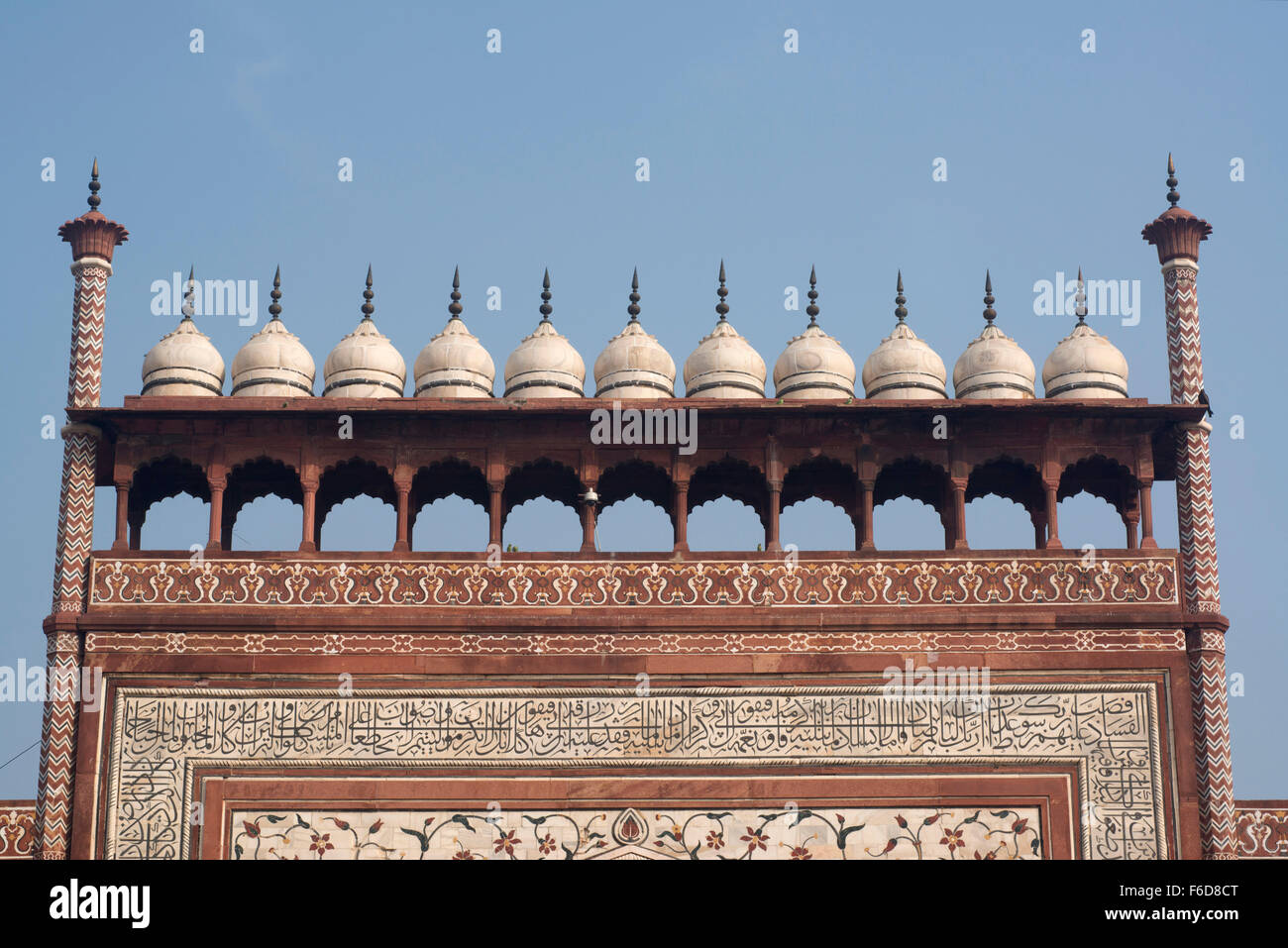 Taj mahal entrance gates hi-res stock photography and images - Alamy