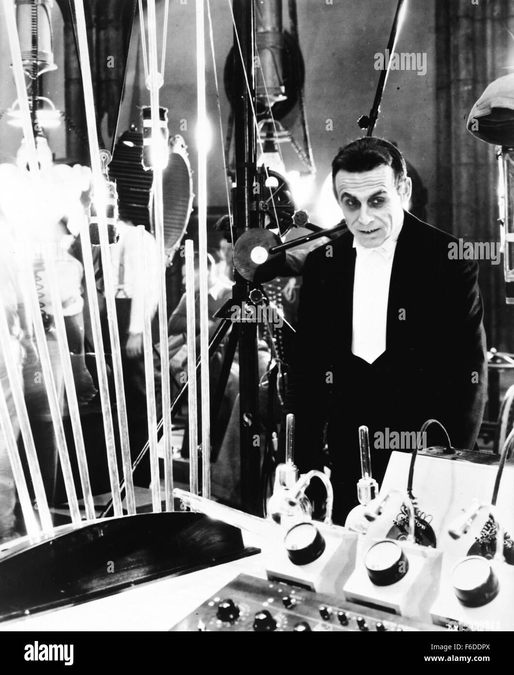 Lionel atwill hi-res stock photography and images - Alamy