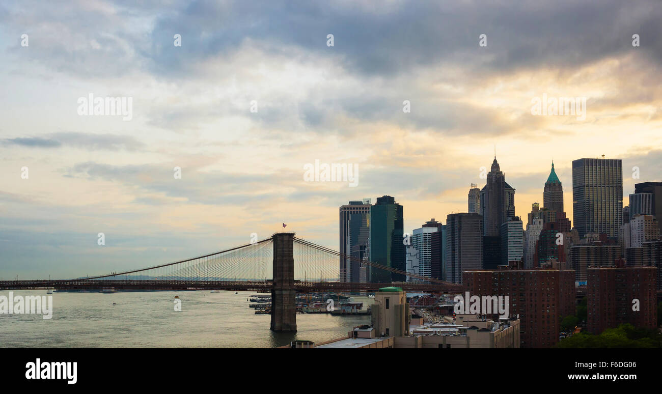 Manhattan bridge skyline sunset hi-res stock photography and images - Alamy