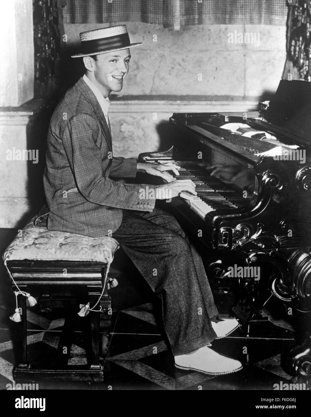 Damsel In Distress High Resolution Stock Photography and Images - Alamy