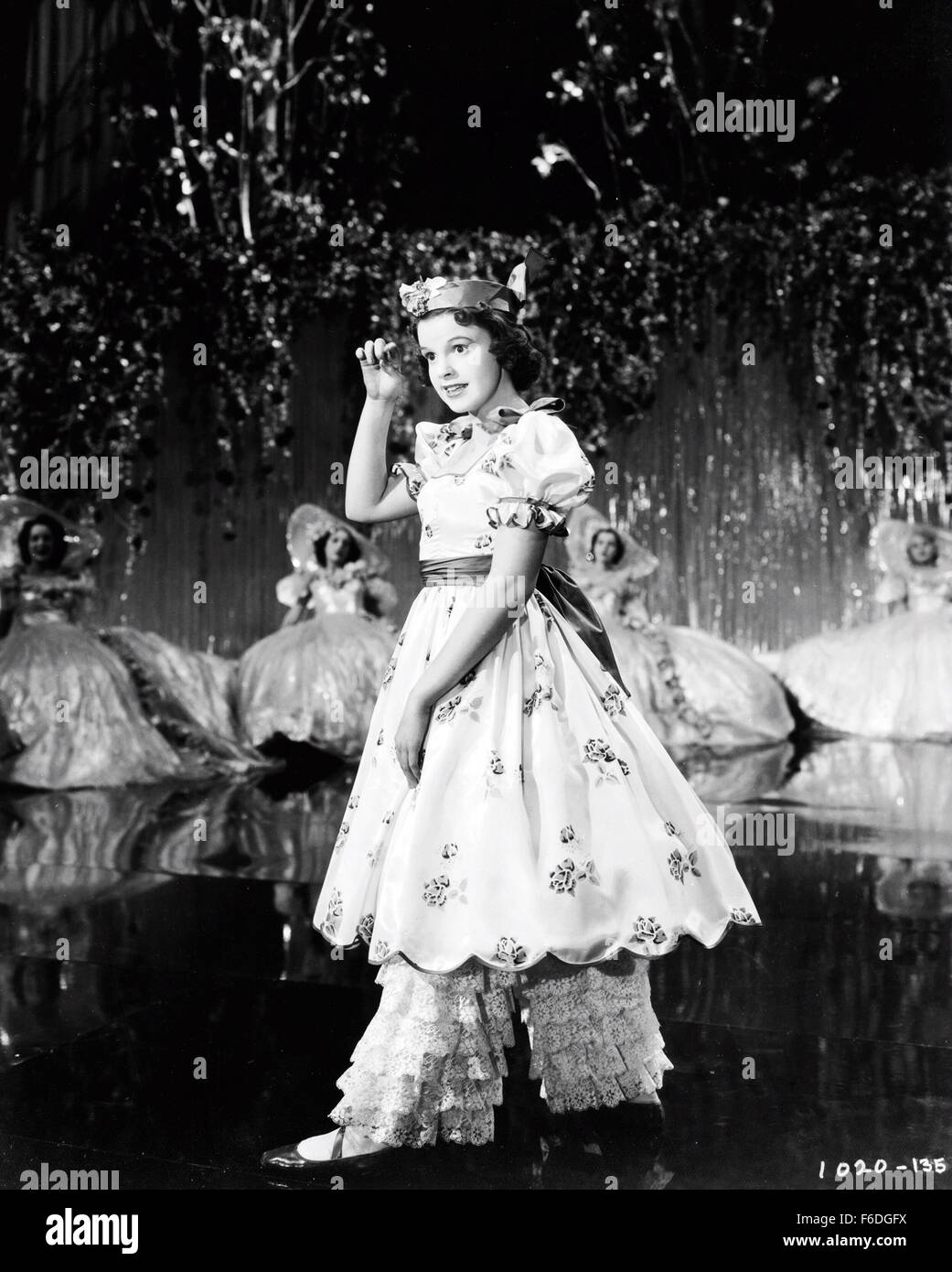 Everybody sing 1938 judy garland hi-res stock photography and images ...