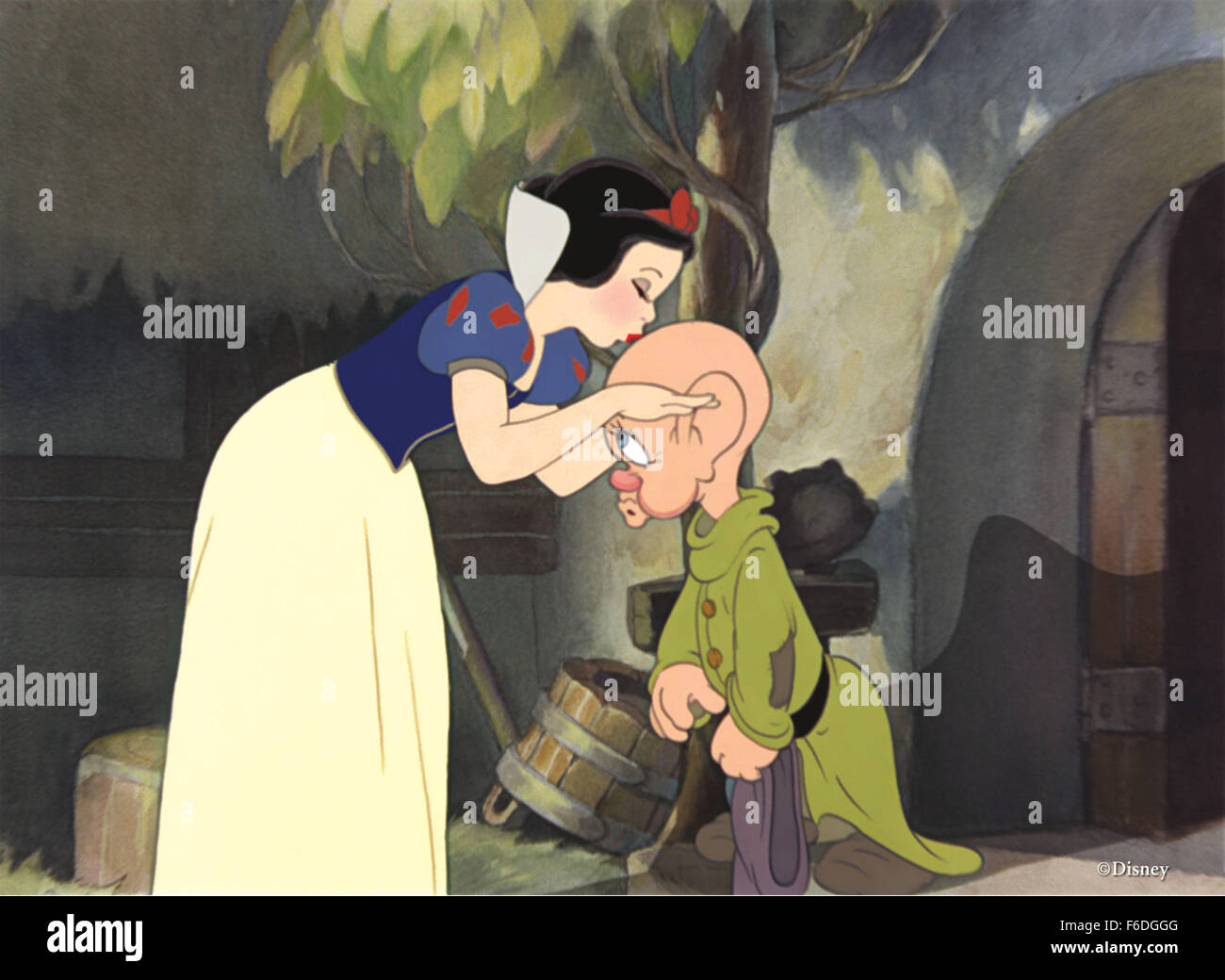 Snow white disney 1937 hi-res stock photography and images - Alamy