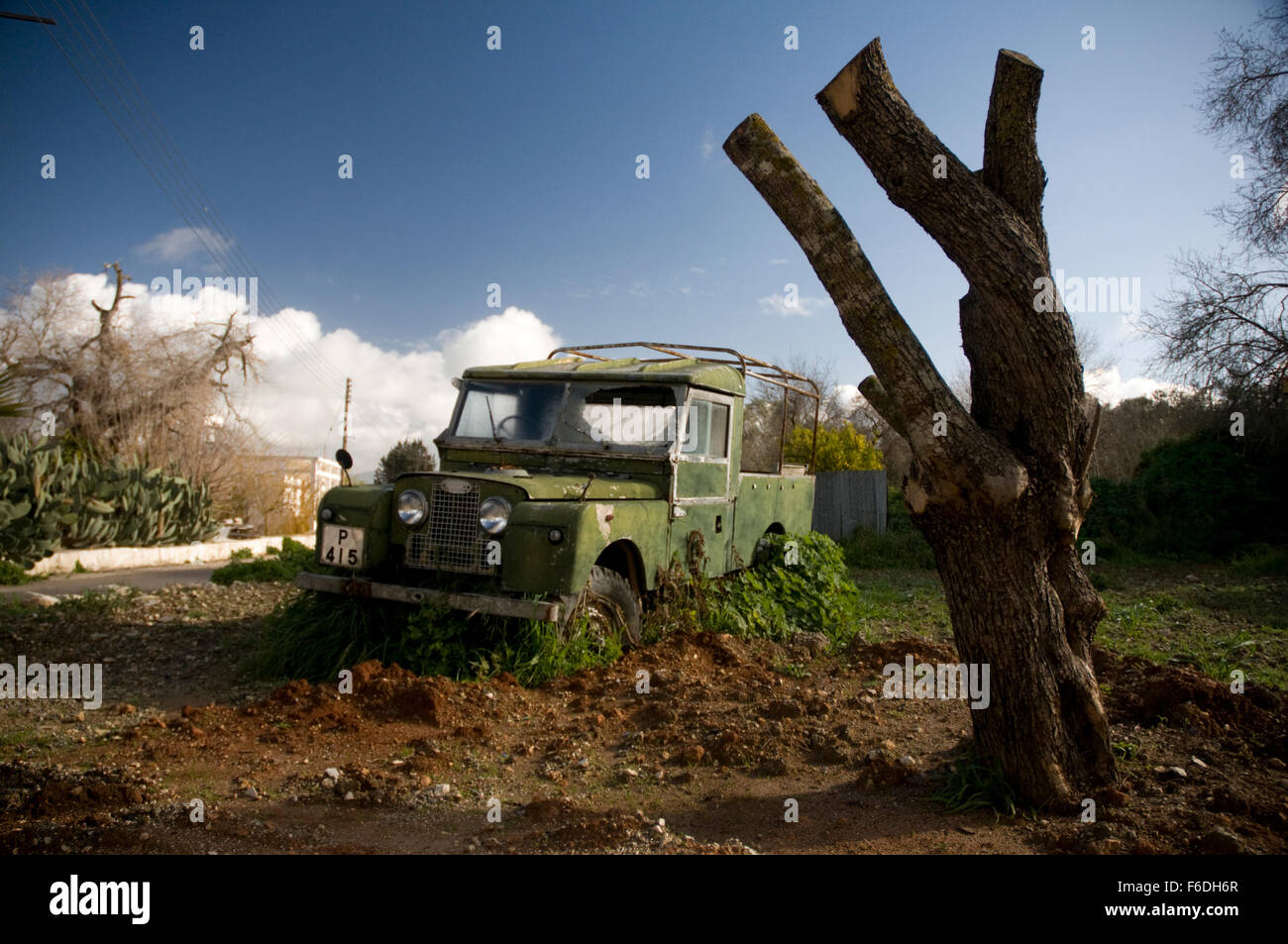 Abandoned series land rover hi-res stock photography and images - Alamy