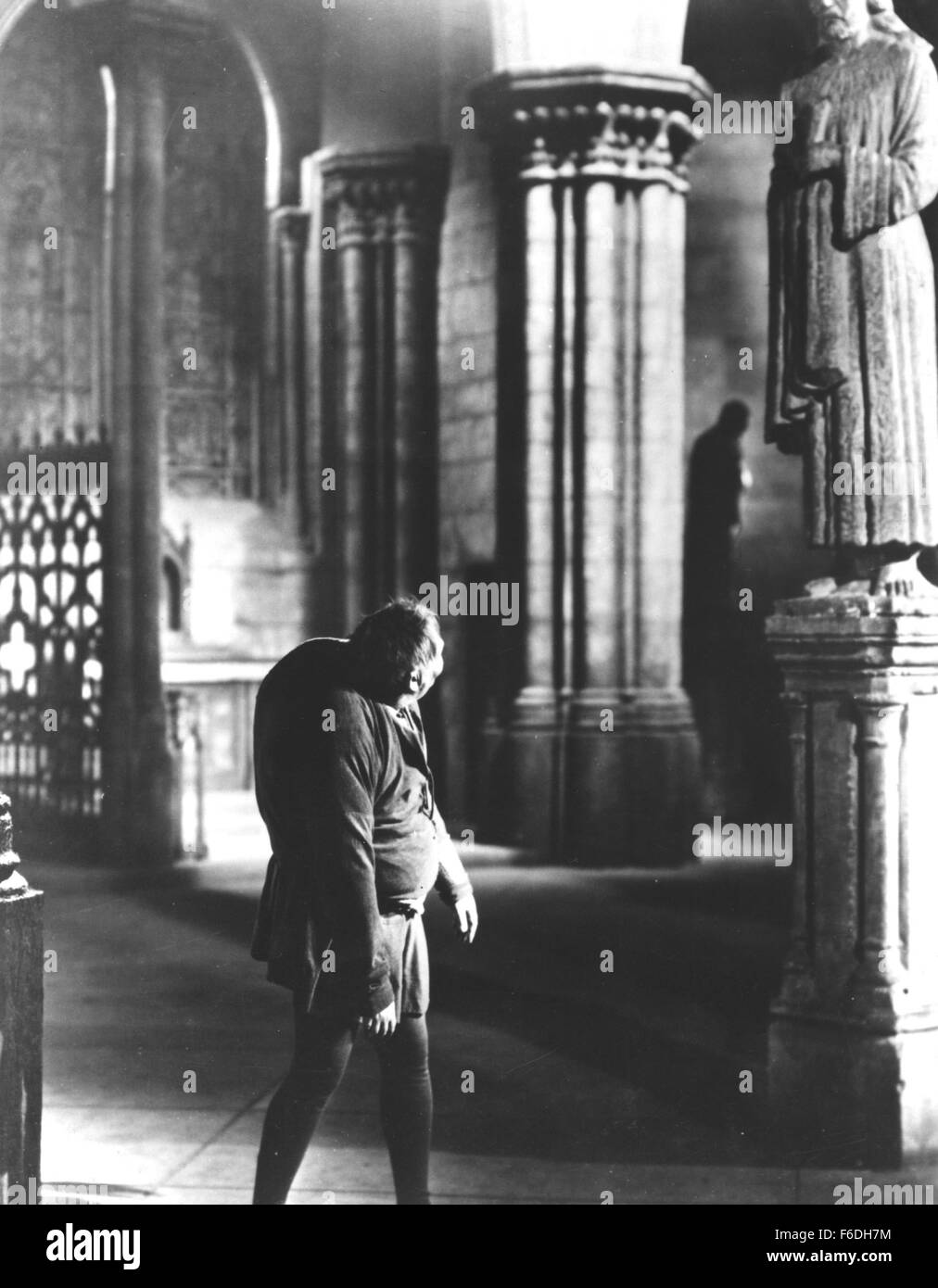 Hunchback of notre dame 1939 hi-res stock photography and images - Alamy