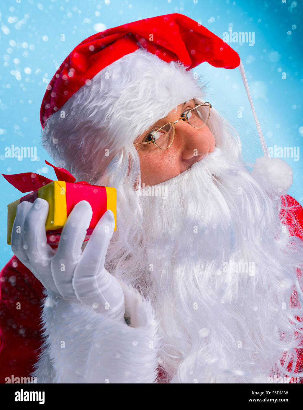 Father christmas in a red suit hi-res stock photography and images - Alamy