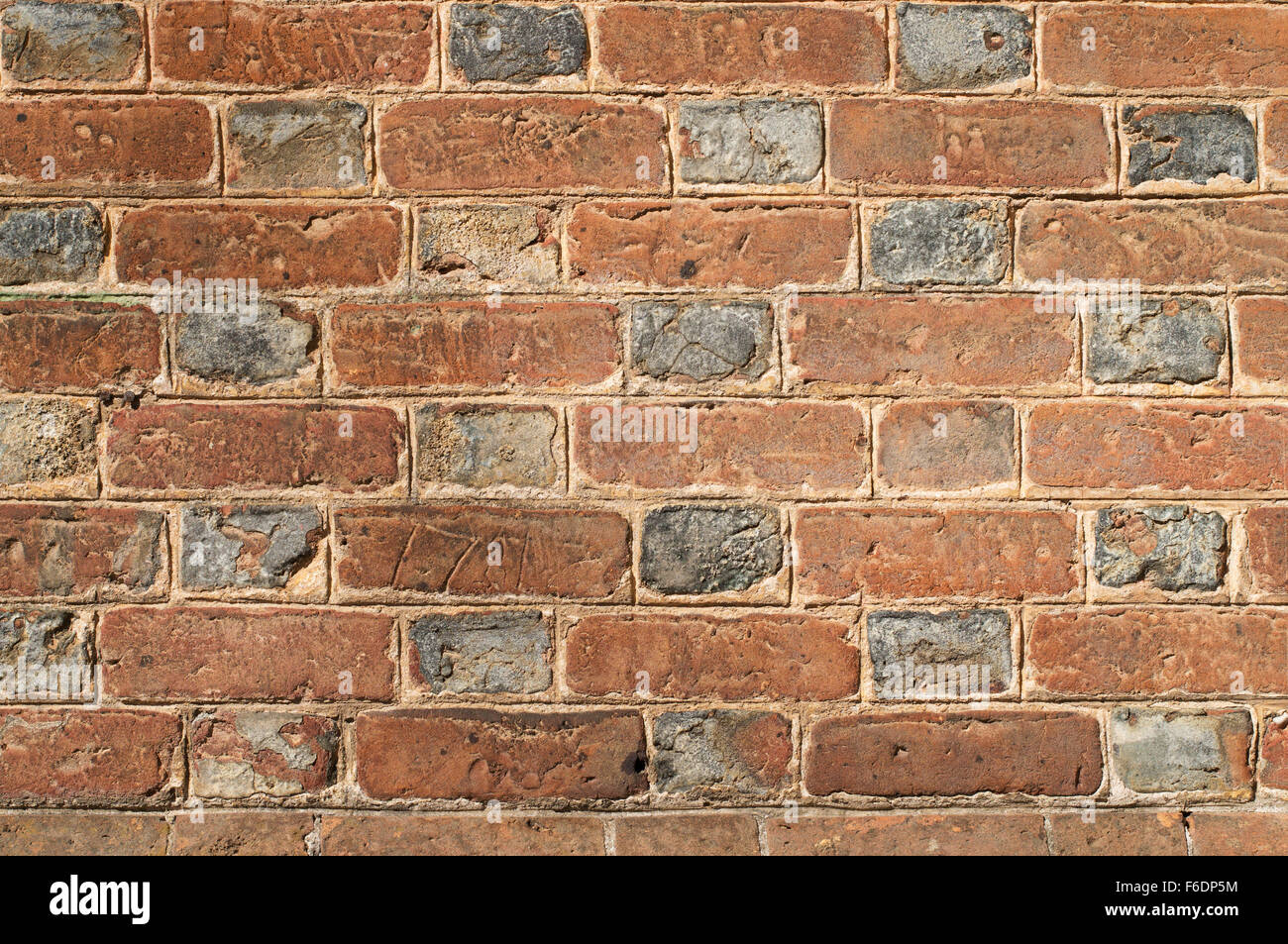 Flemish Bond brickwork seen in a wall at Colonial Williamsburg ...