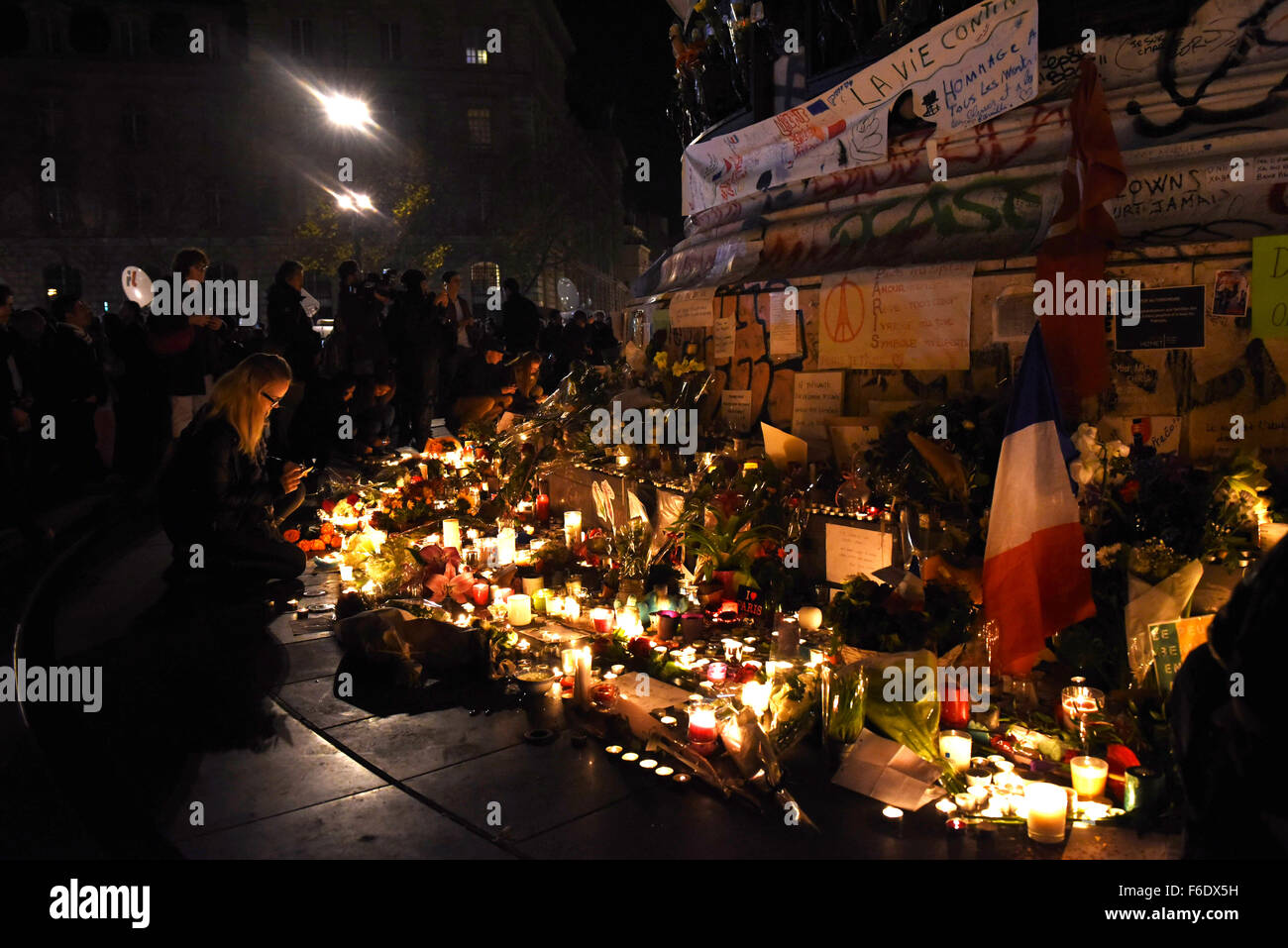 November 15th, 2015 - Paris Place de la Republique 2nd day after the ...