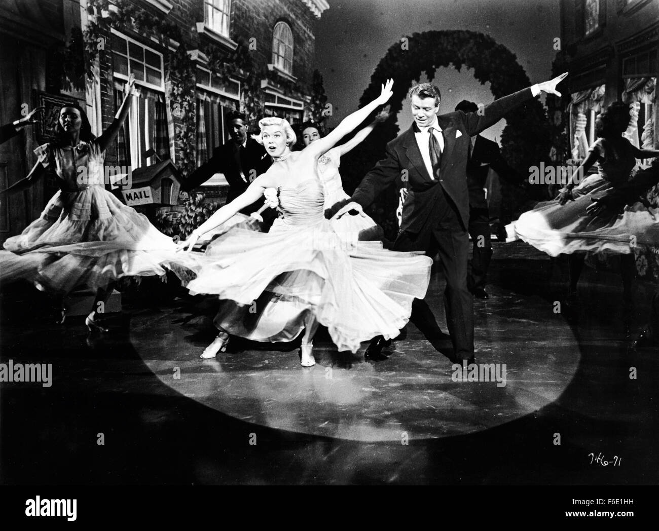 Cabaret movie hi-res stock photography and images - Alamy