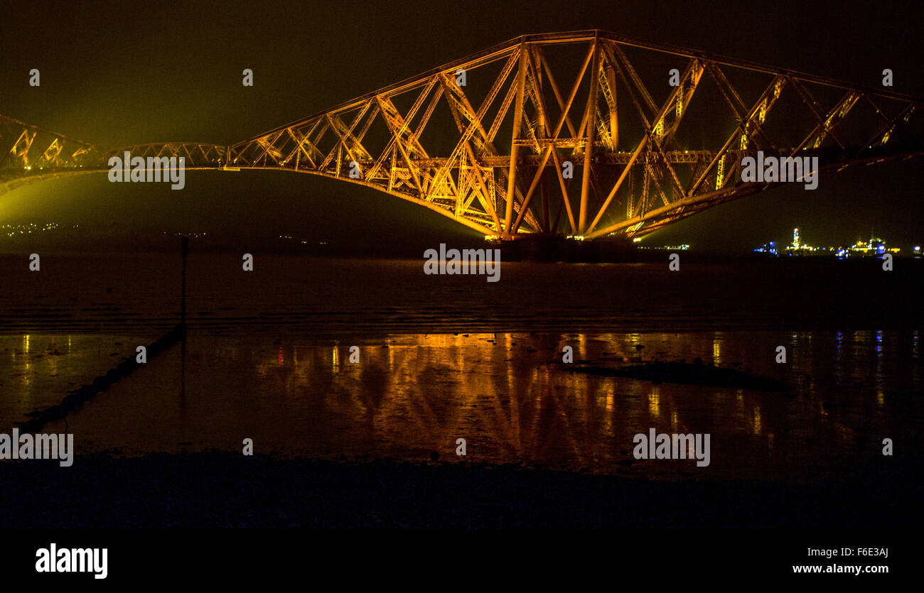 forth rail bridge south queensferry at night Stock Photo - Alamy