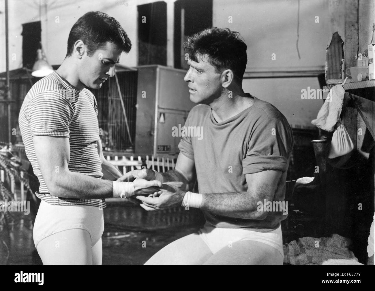 Trapeze 1956 burt lancaster hi-res stock photography and images - Alamy