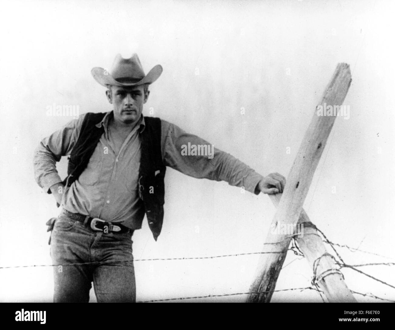 James dean giant 1956 Black and White Stock Photos & Images - Alamy