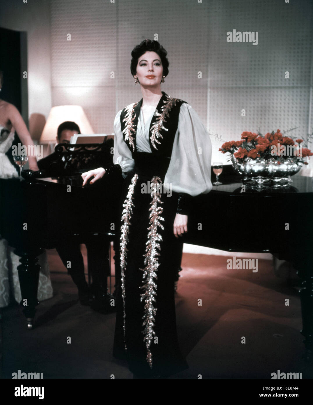 Ava gardner barefoot contessa hi-res stock photography and images - Alamy