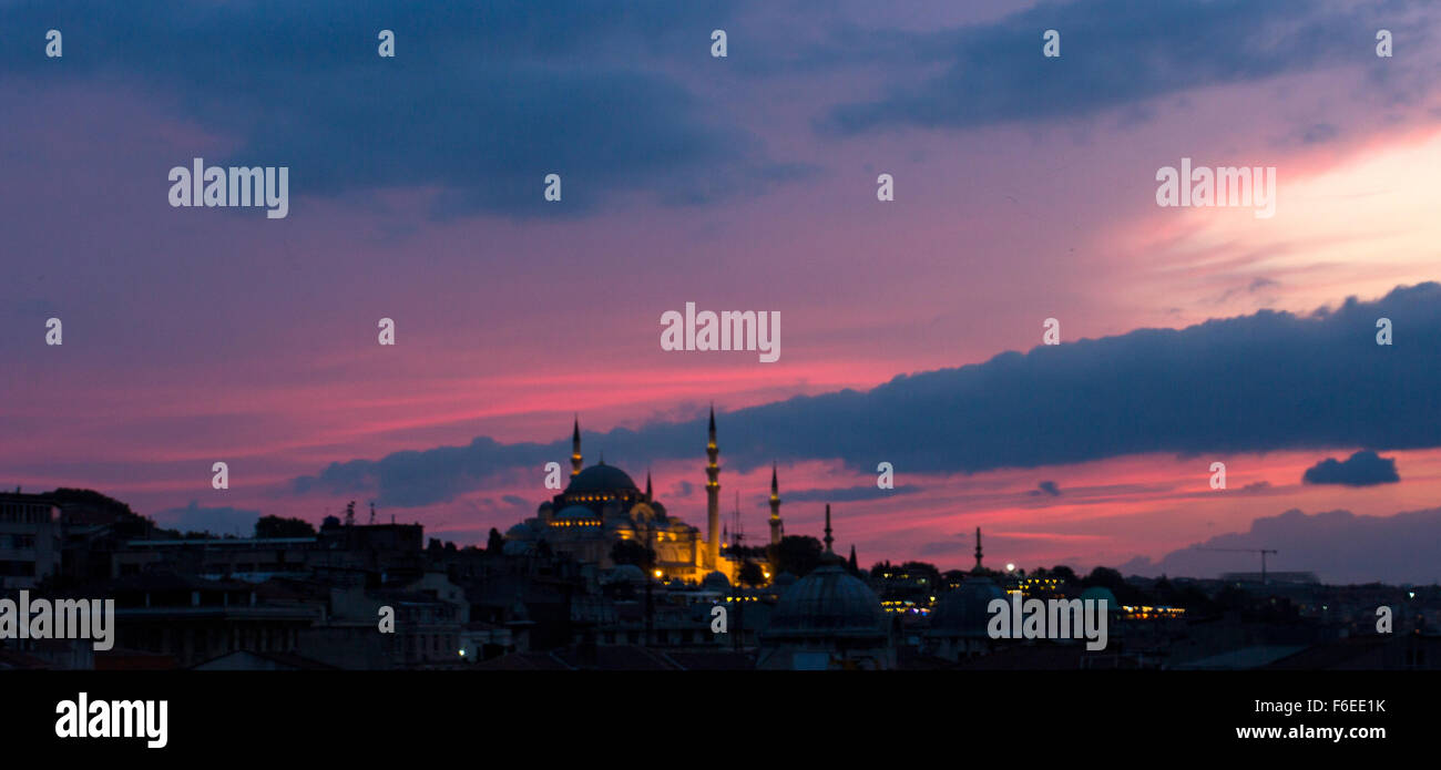 Skyline istanbul night hi-res stock photography and images - Alamy