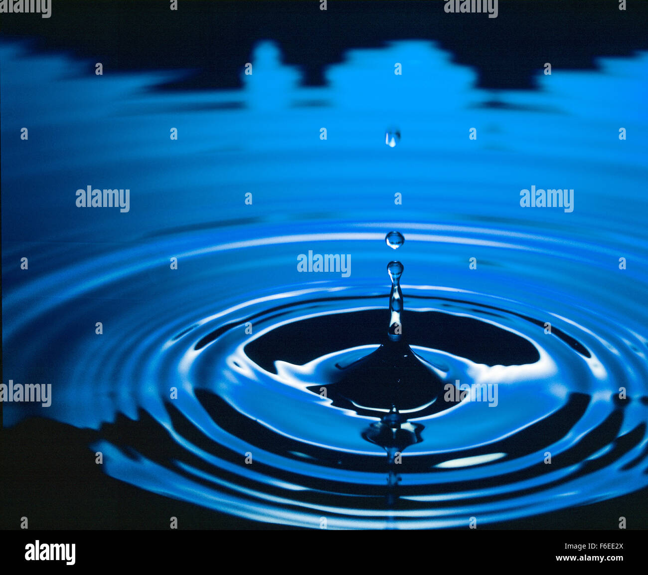 Waterdrops wasser hi-res stock photography and images - Alamy