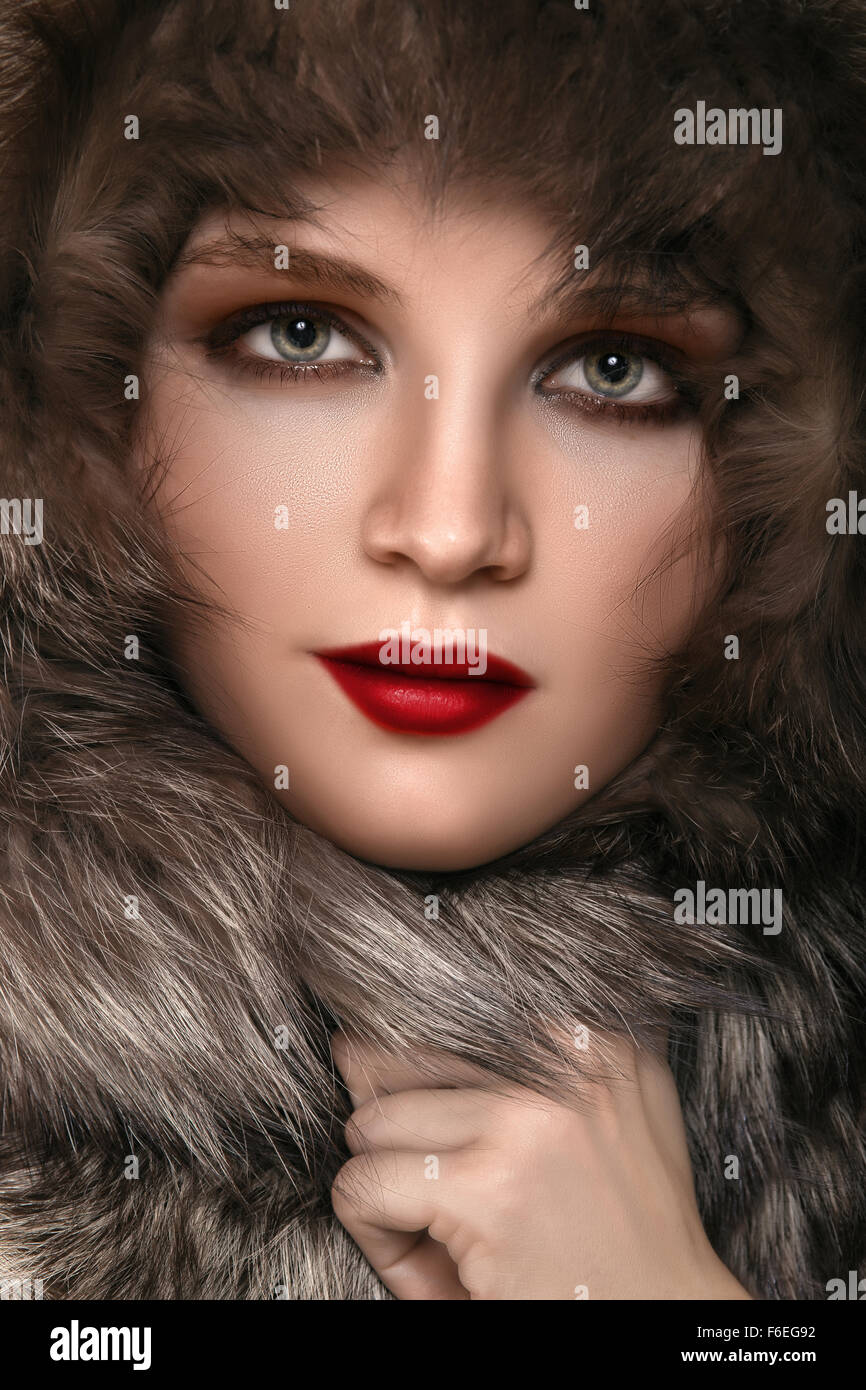 Fur hat beautiful model hi-res stock photography and images - Alamy